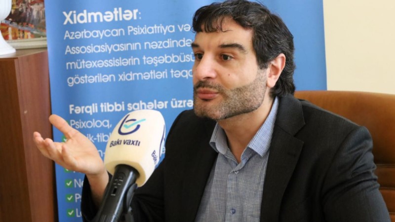 Cavan qızları öpüb vəzifəyə qoymaqla deyil... - Elmir Əkbər NƏLƏR DANIŞDI?